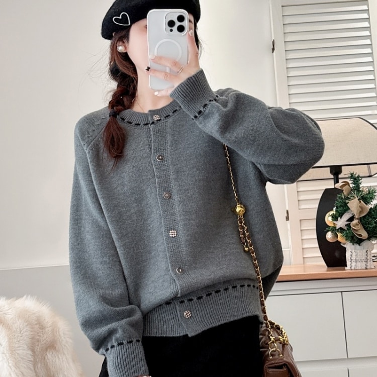 超可愛格紋釦針織毛衣上衣 獨具衣格 J8598::unistyle 館::【獨具衣格】專賣中大尺碼洋裝、中大尺碼服飾