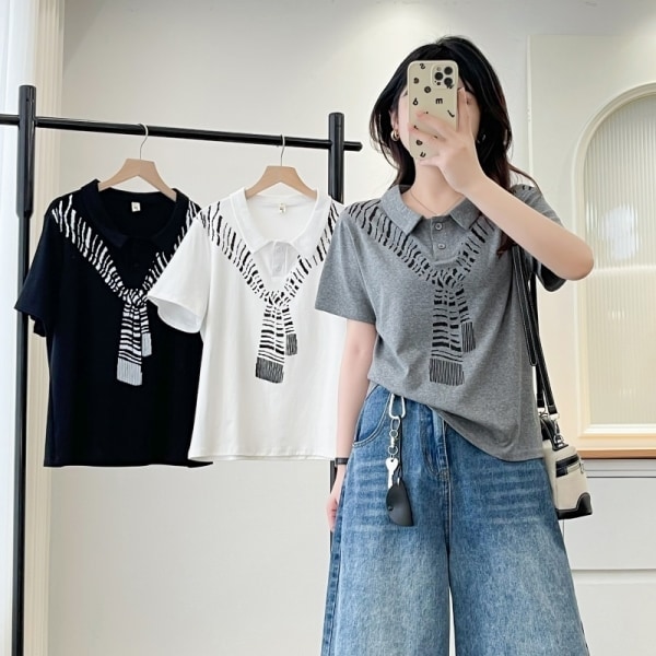 設計款假領巾印花短袖T桖上衣 獨具衣格 J9227::unistyle 館::【獨具衣格】專賣中大尺碼洋裝、中大尺碼服飾