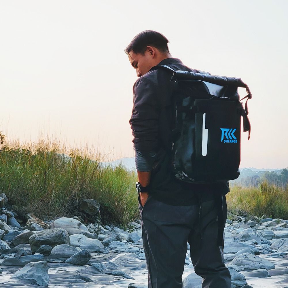 Outrange戶外裝備 - 紅龍柱、告示牌、雨衣、防水包、拒馬::線上購物::OUTRANGE 戶外多功能減壓防水雙肩背包 30L