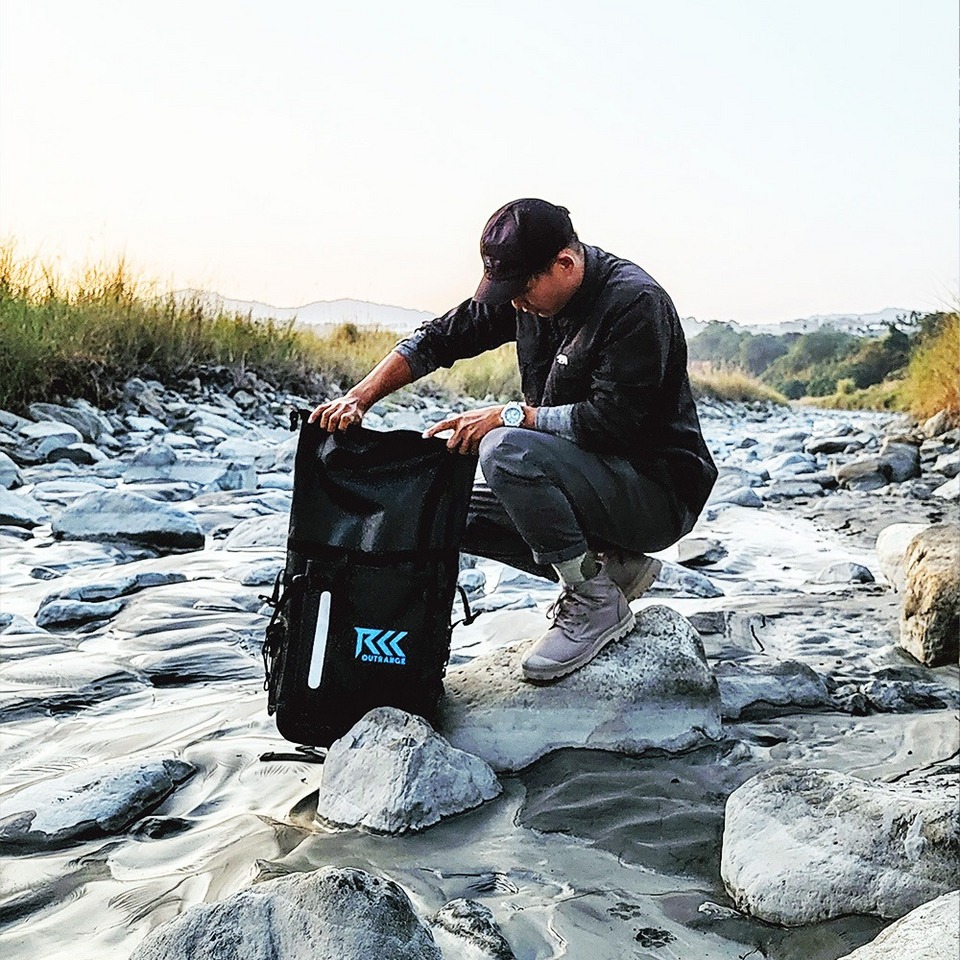 Outrange 戶外生活 - 戶外用品、防水背包、防水袋、雨衣、健身器材、拖鞋::線上購物::OUTRANGE 30L戶外多功能減壓防水背包 雙肩