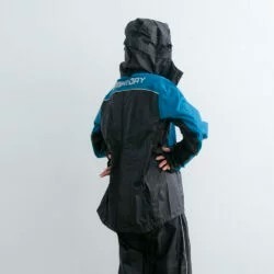 Outrange 戶外生活 - 潛水裝備、防水背包、雨衣雨具、健身器材::線上購物::Outperform 終結者斜開兩件式風雨衣【背包款】